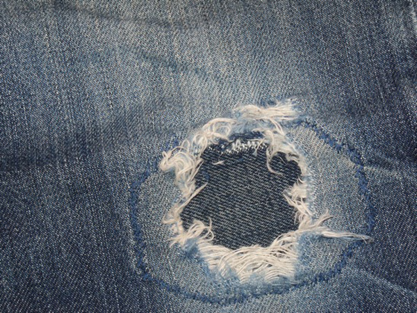 DenimTherapy: Denim Therapy Fixes A Big Hole In The Knee