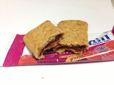 Crazy Food Dude: Review: Kellogg's Nutri-Grain Raspberry Cereal Bars