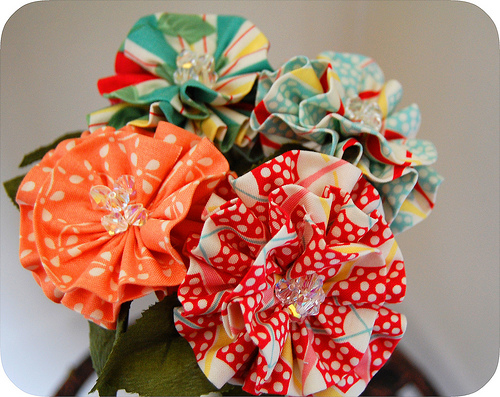 CreatIvE mInD...........:p: Fabric Flowers.