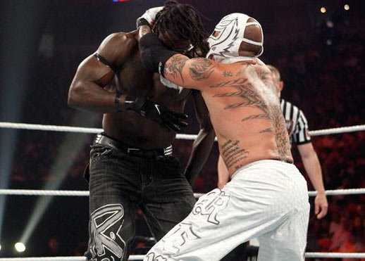 WWE In live!!!!: ALBERTO DEL RÍO vs REY MYSTERIO vs R-TRUTH