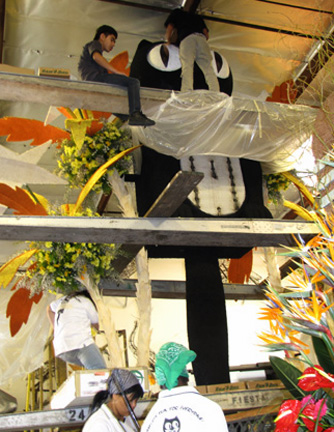 MOMMY BLOG EXPERT: Stunning Floral Floats Still Belles of New Year ...