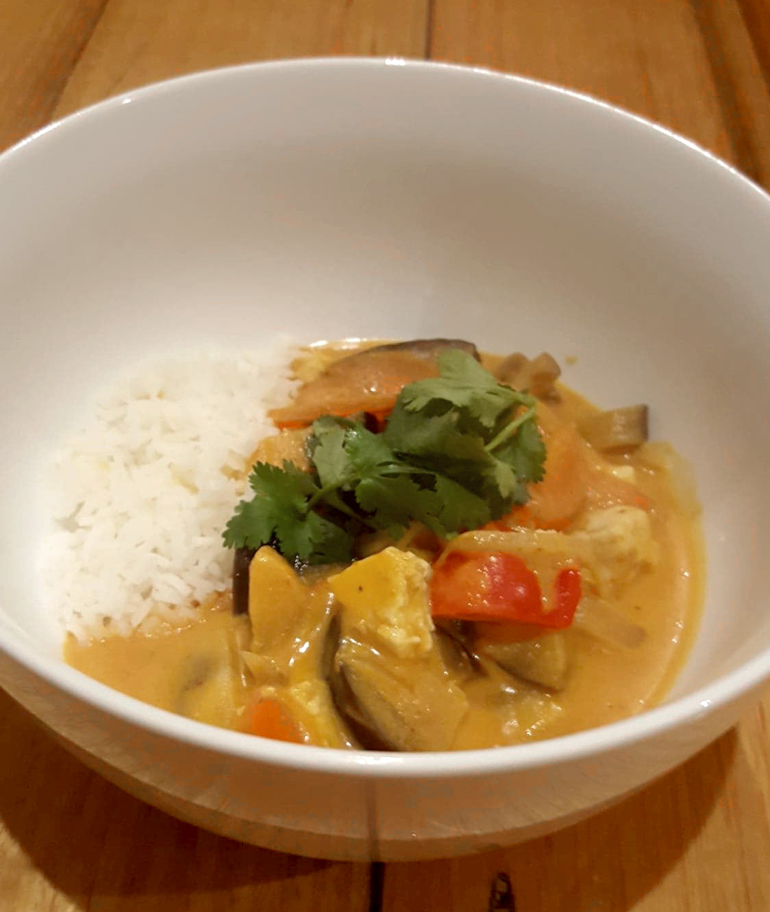 Recette de Curry rouge aux légumes et au lait de coco / vegan