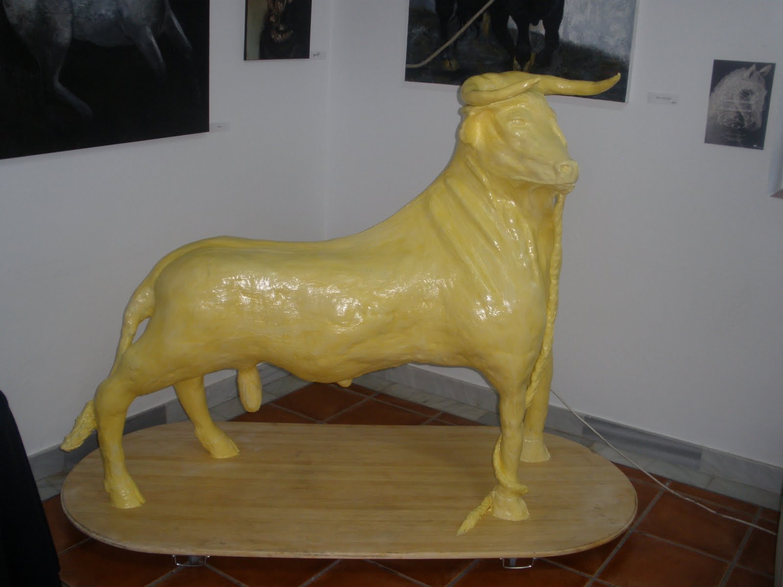 Radio Grazalema: Una escultura de un toro hecho de mantequilla un ...