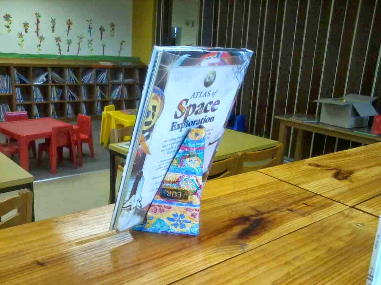 The Cardboard Book Stand: The Cardboard Book Display Stand