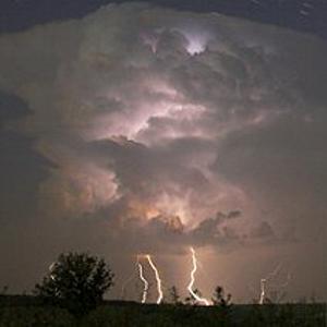 KAMUS METEOROLOGY: FENOMENA CUACA BADAI GUNTUR (THUNDERSTORM)