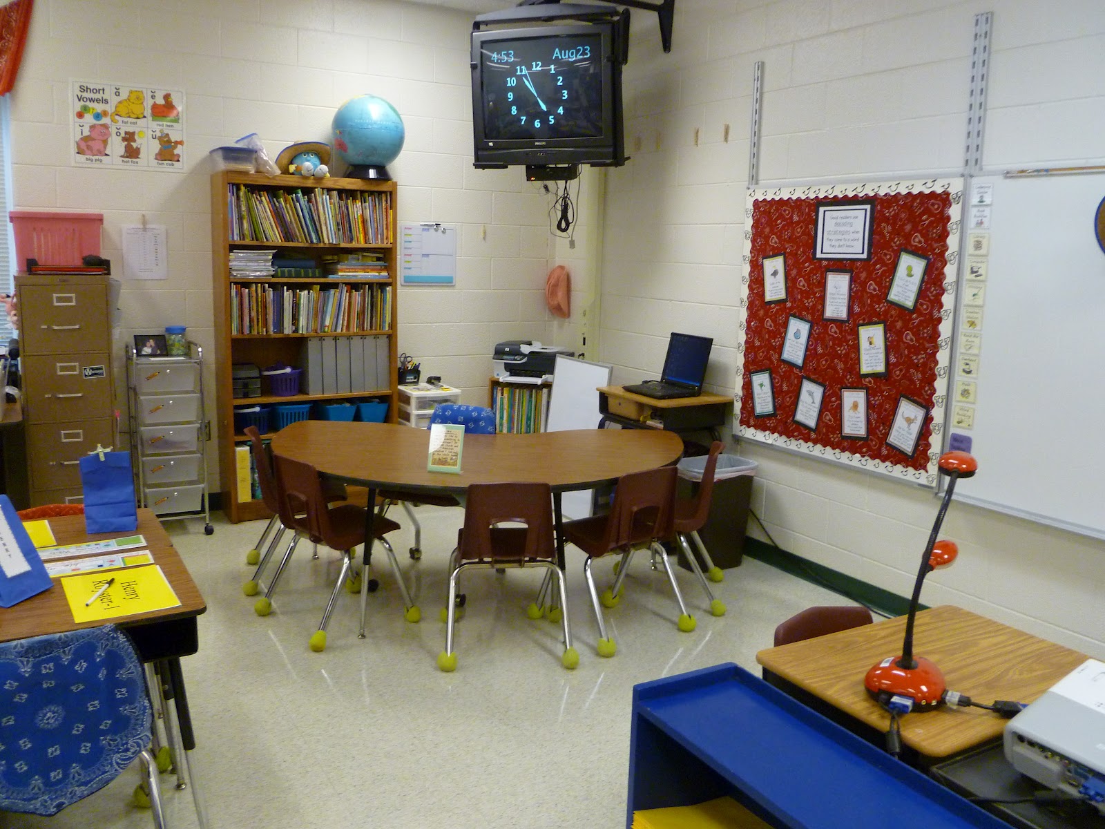Krazy Fun Teaching With Mrs. Kacz!: New look and classroom tour!