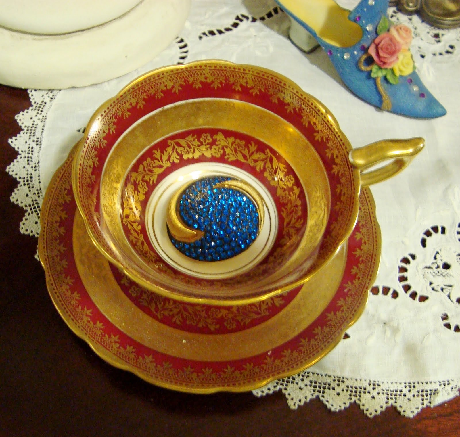 Martha's Favorites: MORE RED, WHITE AND BLUE TEA CUPS!