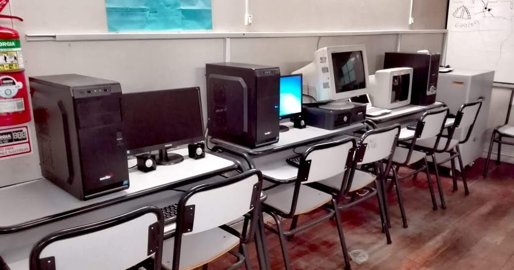 Colegio N° 1 DE 3 Bernardino Rivadavia: Sala de Informática. Nuevas PCs