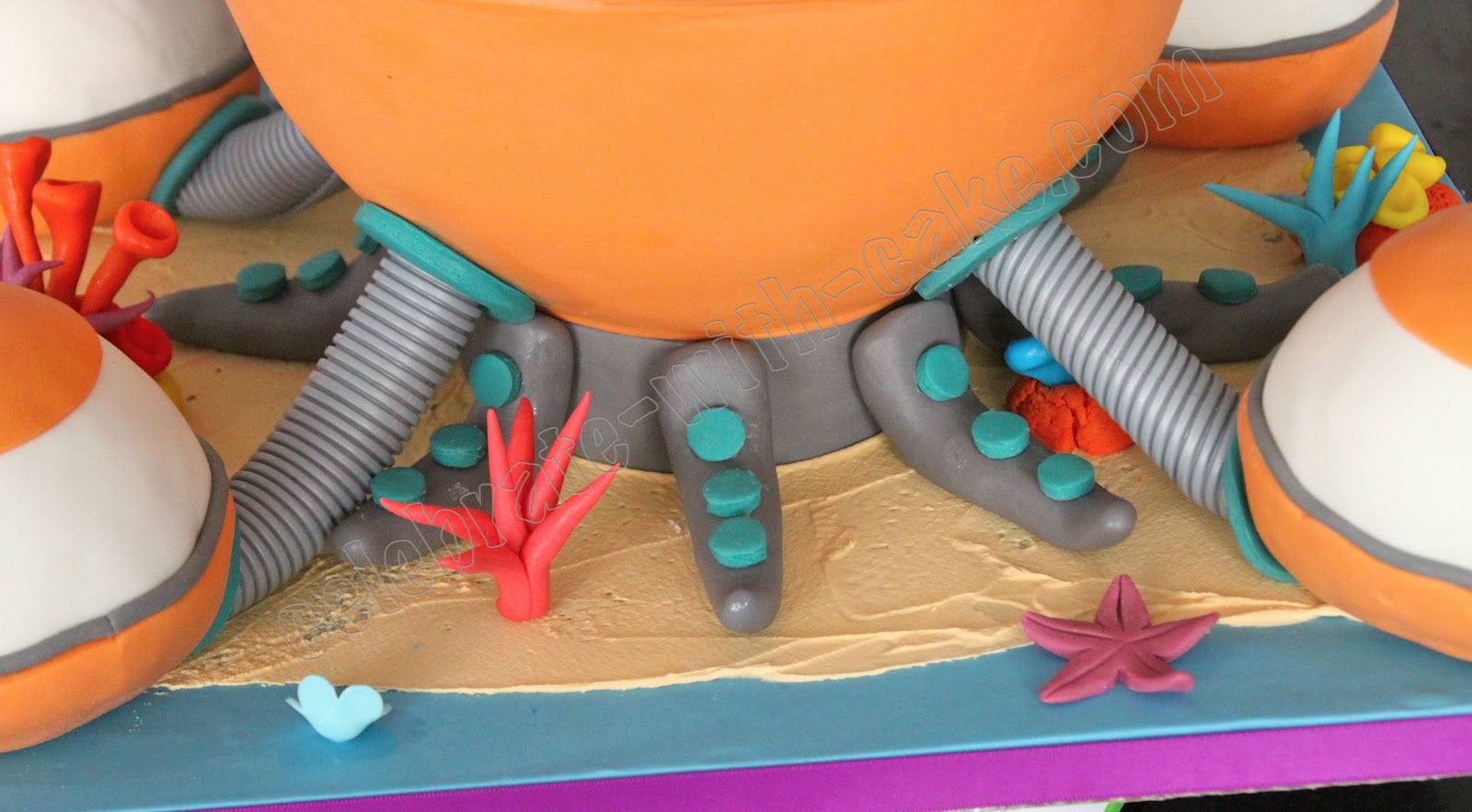 Octonauts Octopod Piñata Cake
