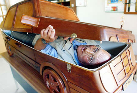 World's Wackiest Coffins | worldbizarre-things