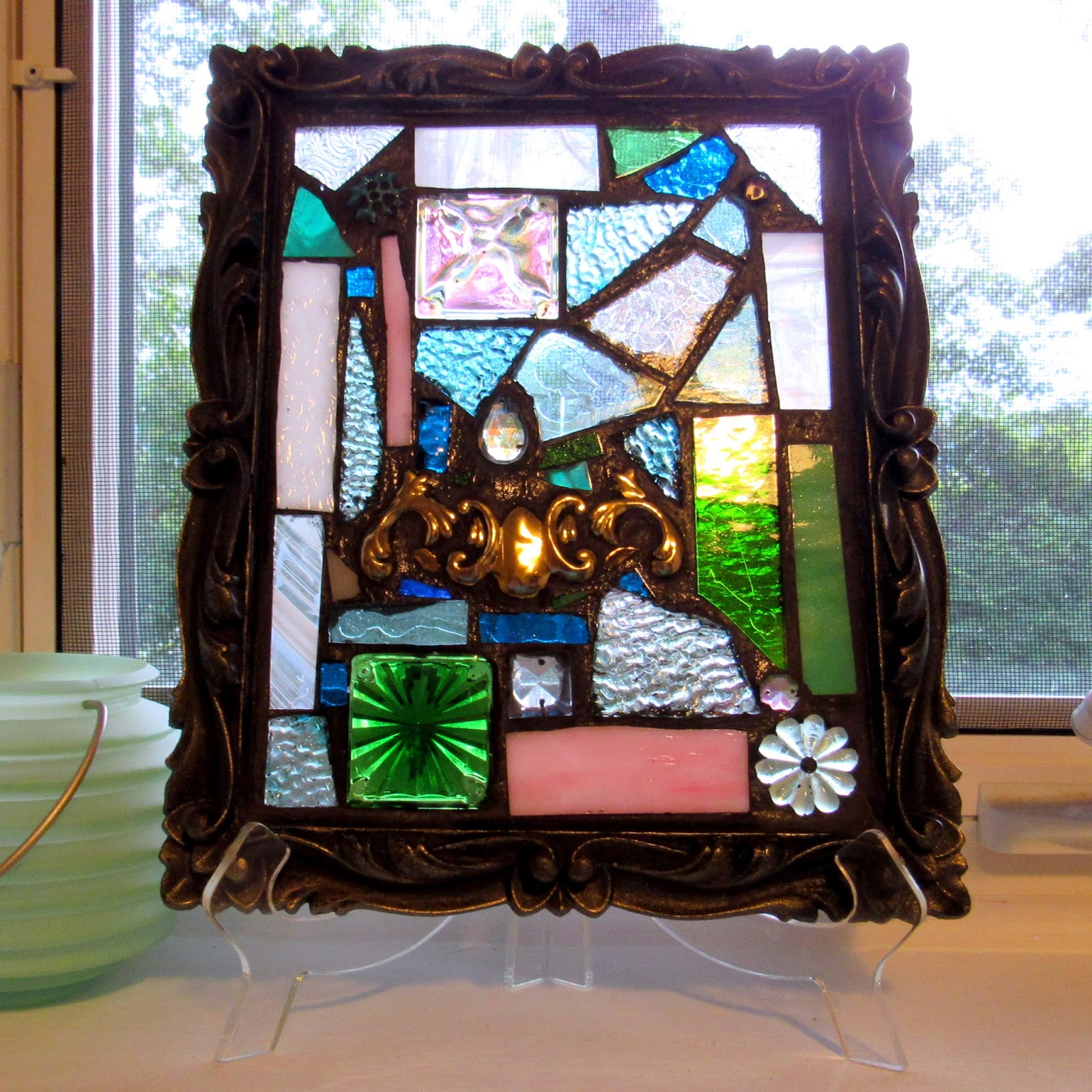 Mitralee: Vintage Frame with Stained Glass Mosaic & Black Grout Tutorial