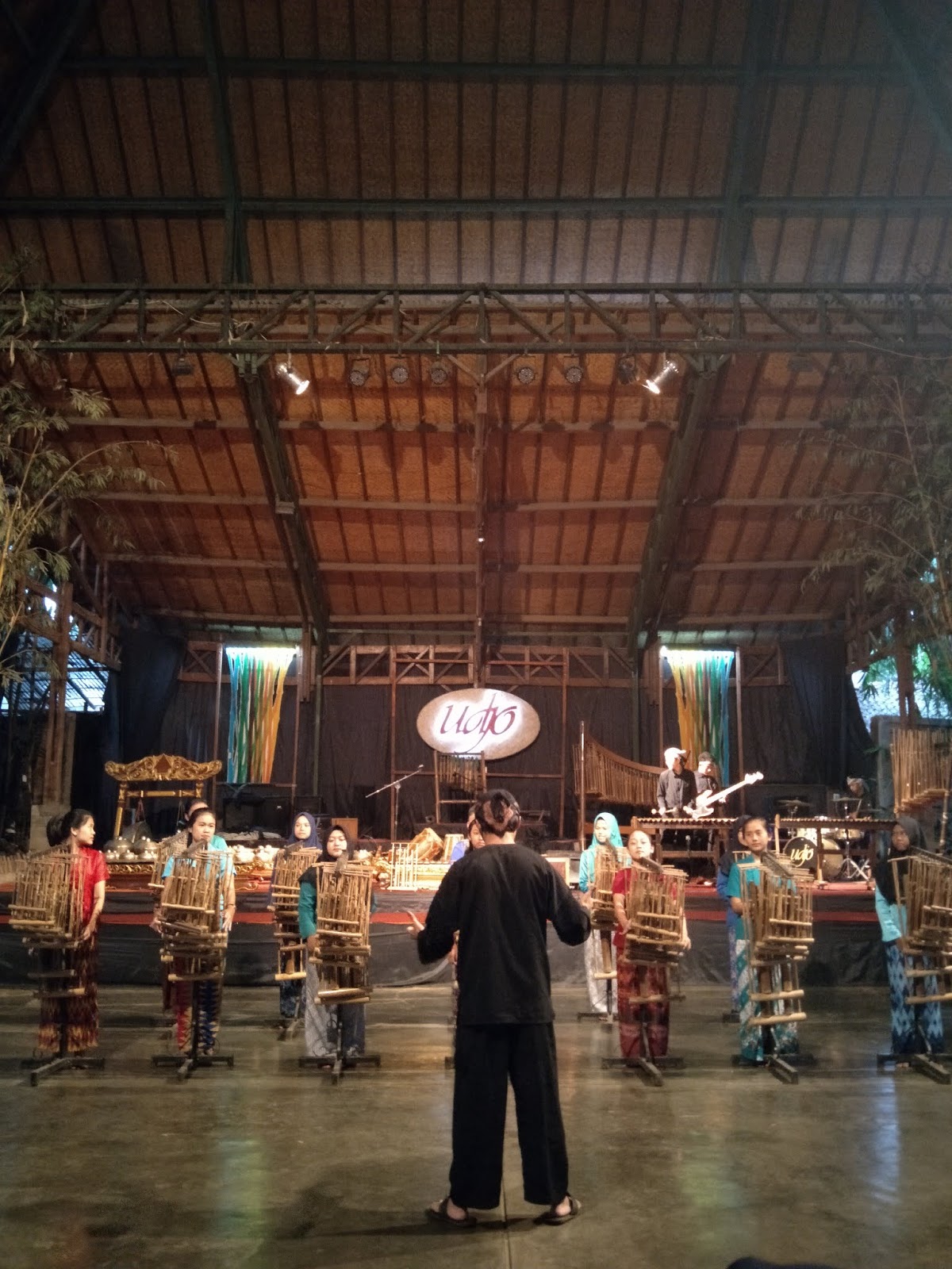 Must Visit in Bandung - Saung Angklung Udjo - Malaysian Blogger ...