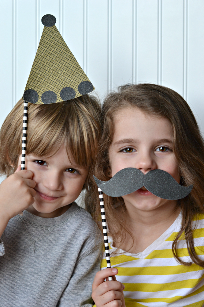 The Life of Jennifer Dawn: DIY Photo Booth Props