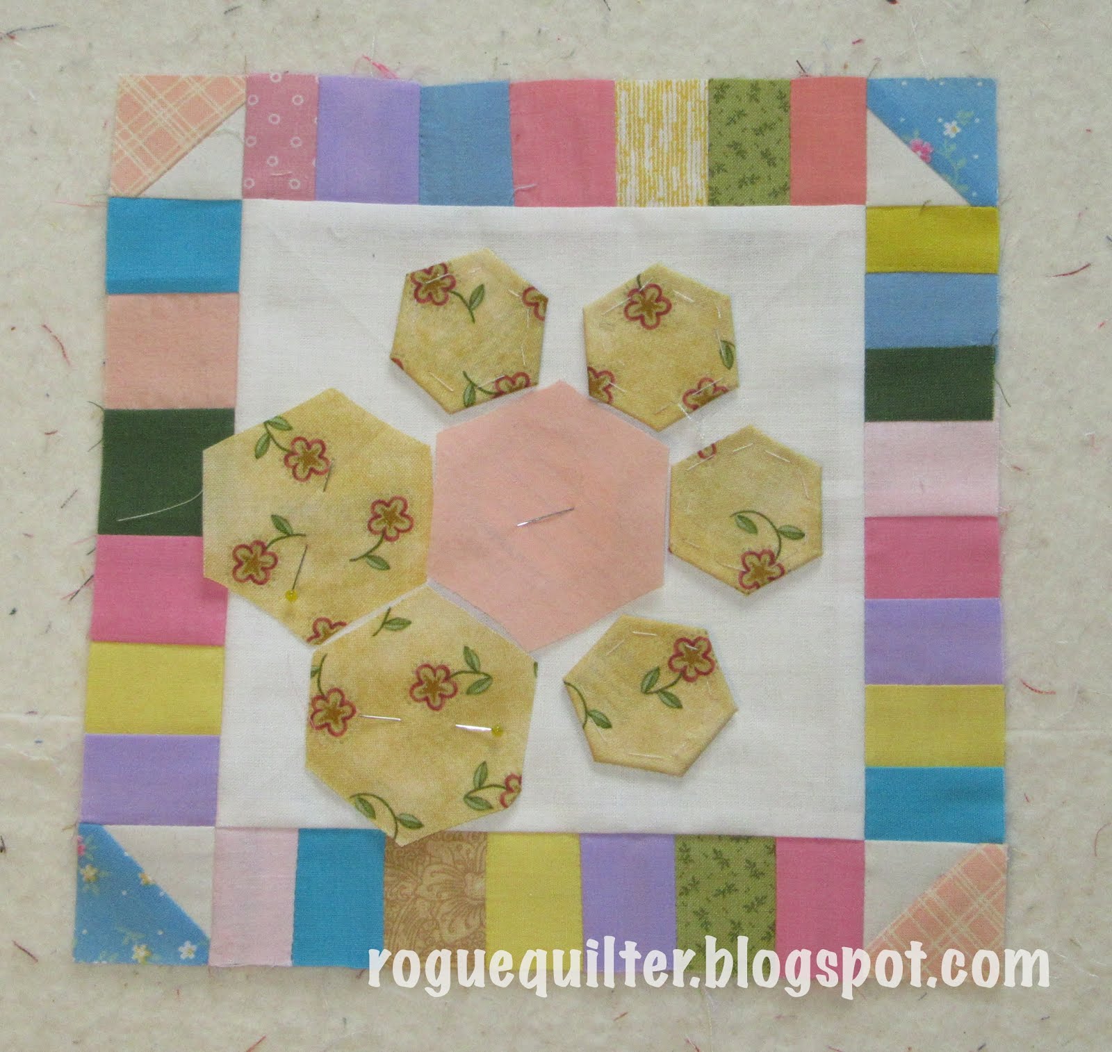 rogue quilter: Marvelous Mini Flimsy and some sundry things