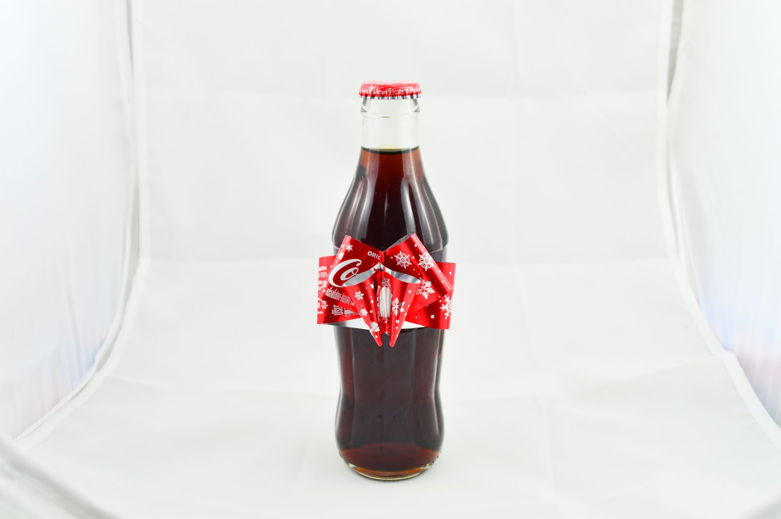 โค้กผูกโบว์ รุ่นพิเศษ เป็นของขวัญ ต้อนรับวันคริสมาสต์ได้