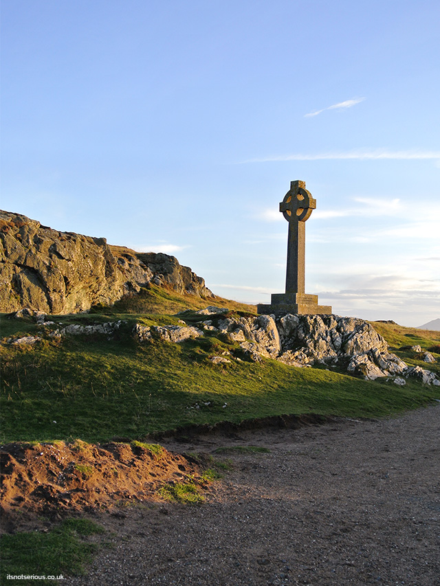 It's Not Serious!: Wandering - A Walk in Newborough