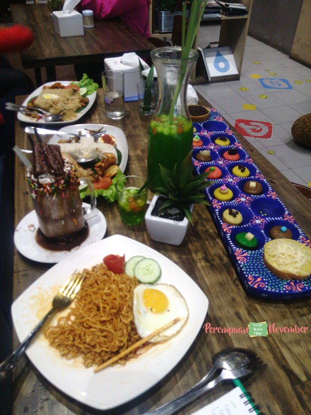 KULINER MEDAN : MENU-MENU UNIK DAN KEKINIAN DI SOSMED CAFE - ecek-ecek