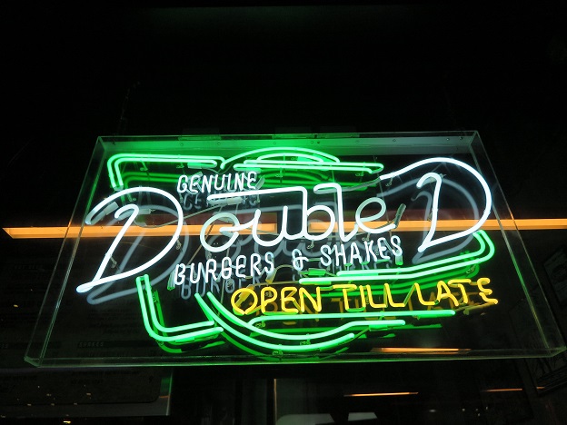 mylifestylenews: Double Up Your Size @ DOUBLE D BURGER