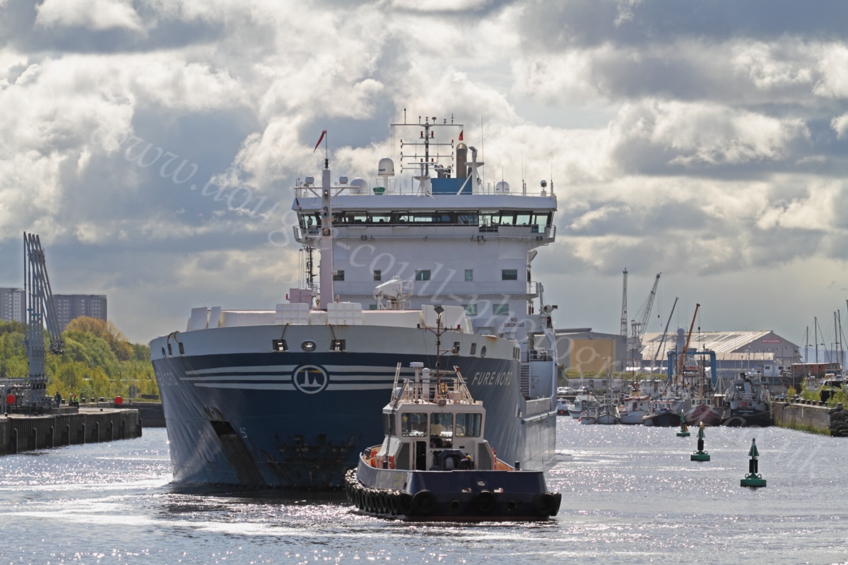 Dougie Coull Photography: Fure Nord - Tanker Berthing