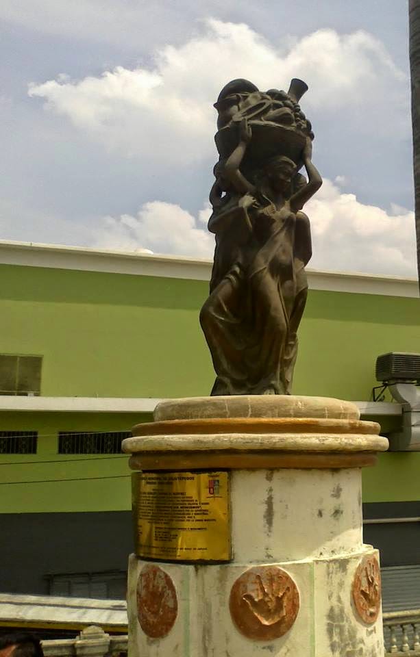 Cojutepeque: Entre Nieblas y Embutidos: Monumentos y Parques