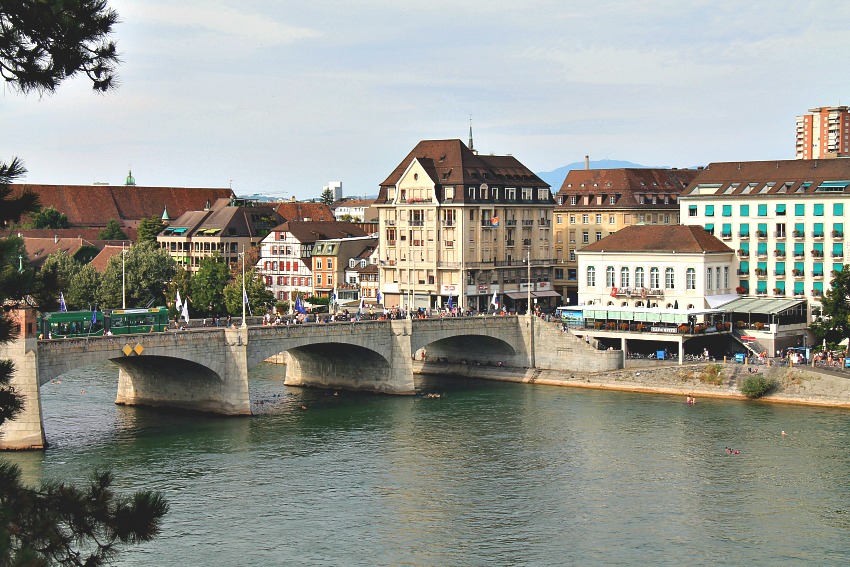 Pas grand-chose: Floating down the Rhine in Basel
