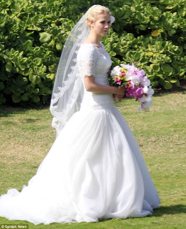 Elizabeth Smart wedds Matthew Gilmour - Red Carpet Wedding