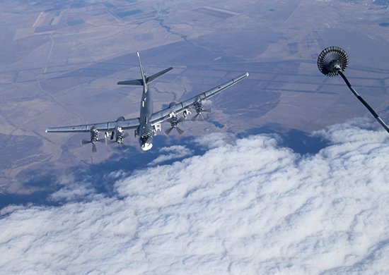 Military and Commercial Technology: More images of Tu-95MS 27 red armed ...