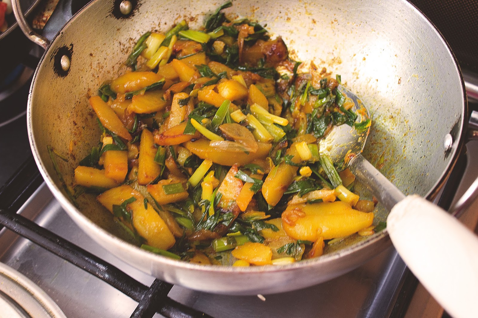 Aloo Pyaj Kolir Torkari / Bengali Potato and Spring Onion Dry Curry