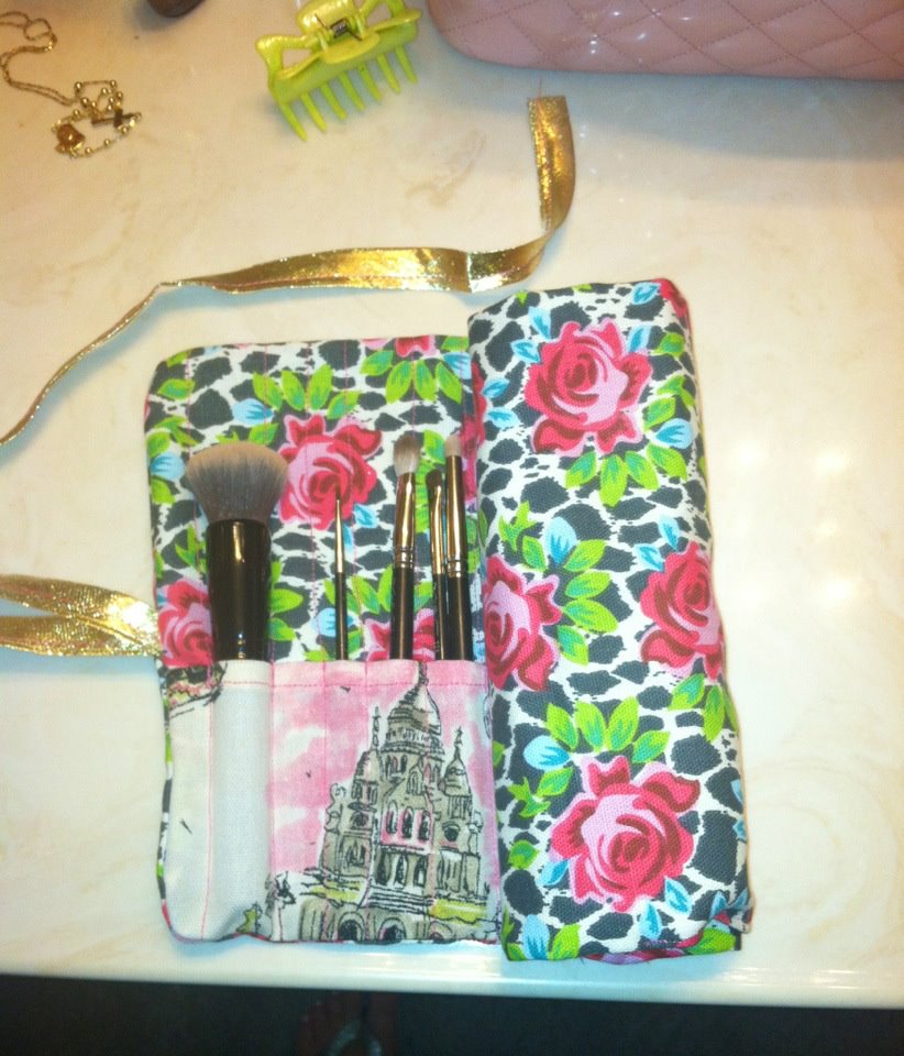 Christina's Beauty Mark: DIY Makeup Brush Roll for Travel