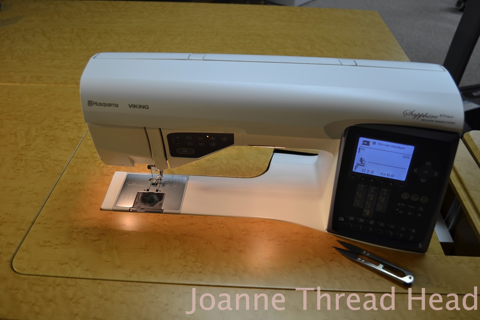 Thread Head: Bump-Bump Feathers