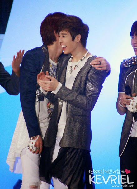 U-KISS KEVIN: VINSEOP FACTS 17: HUG