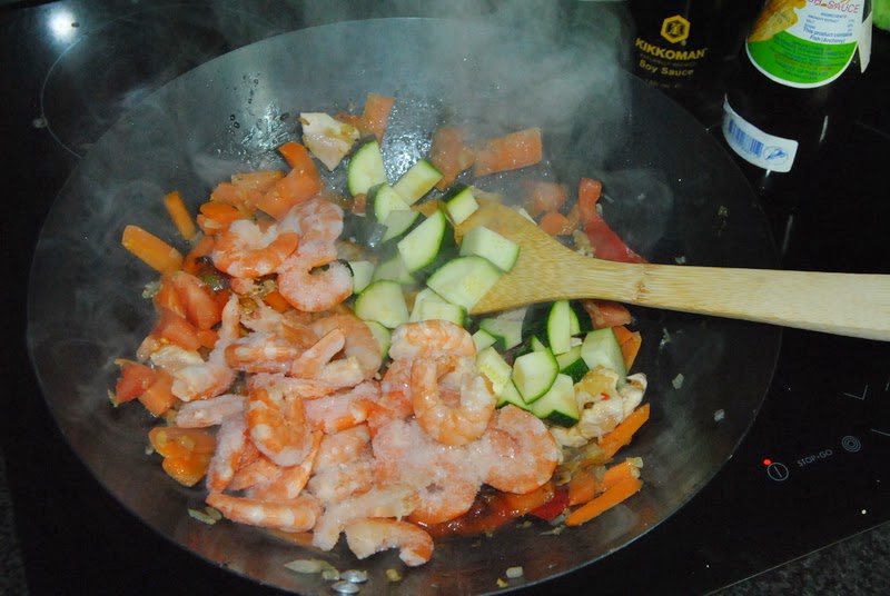 Pão, Bolos e Cia.: CHAO MIN DE FRANGO, GAMBAS E LEGUMES