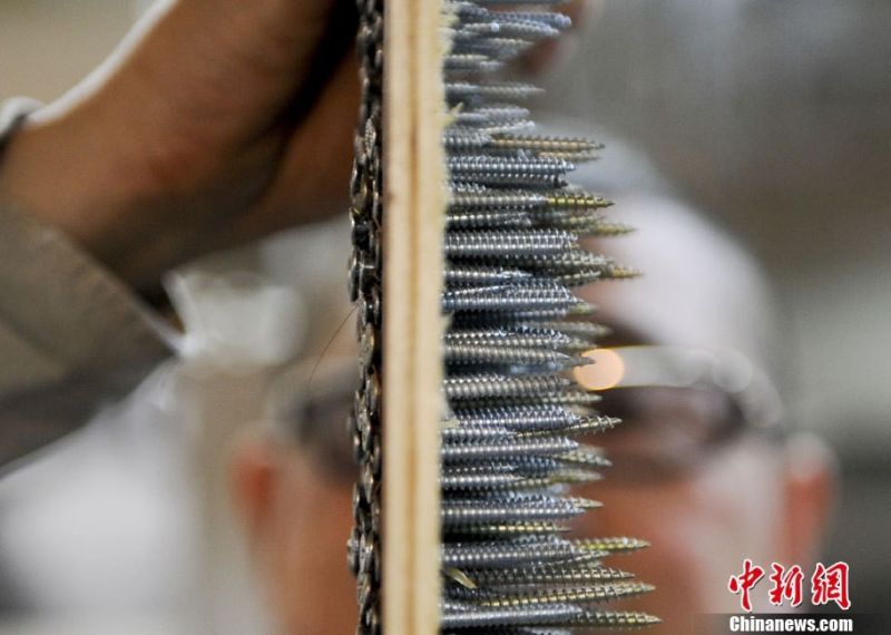 The crazy stuff: amazing Arts made by screws