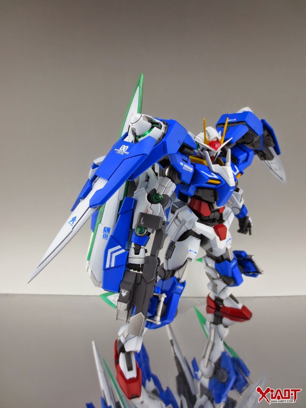 GUNDAM GUY: MG 1/100 00 Raiser + Seven Sword + XN Sword - Customized Build
