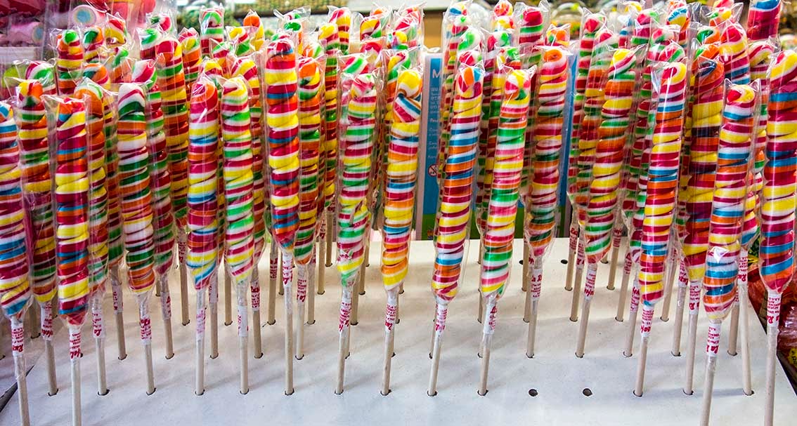 - Salmorrejo -: Piruletas de colores: baratas, grandes, poco sanas y de ...