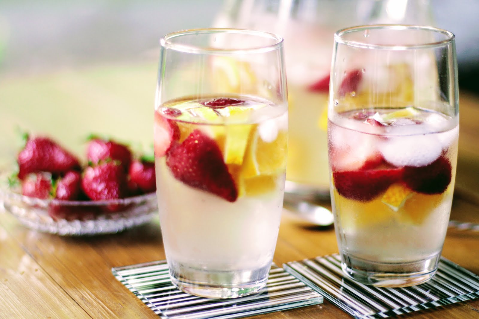 Toi en la Cocina: Ideas: Aguas Infusionadas con Frutas, Flores y Hojas