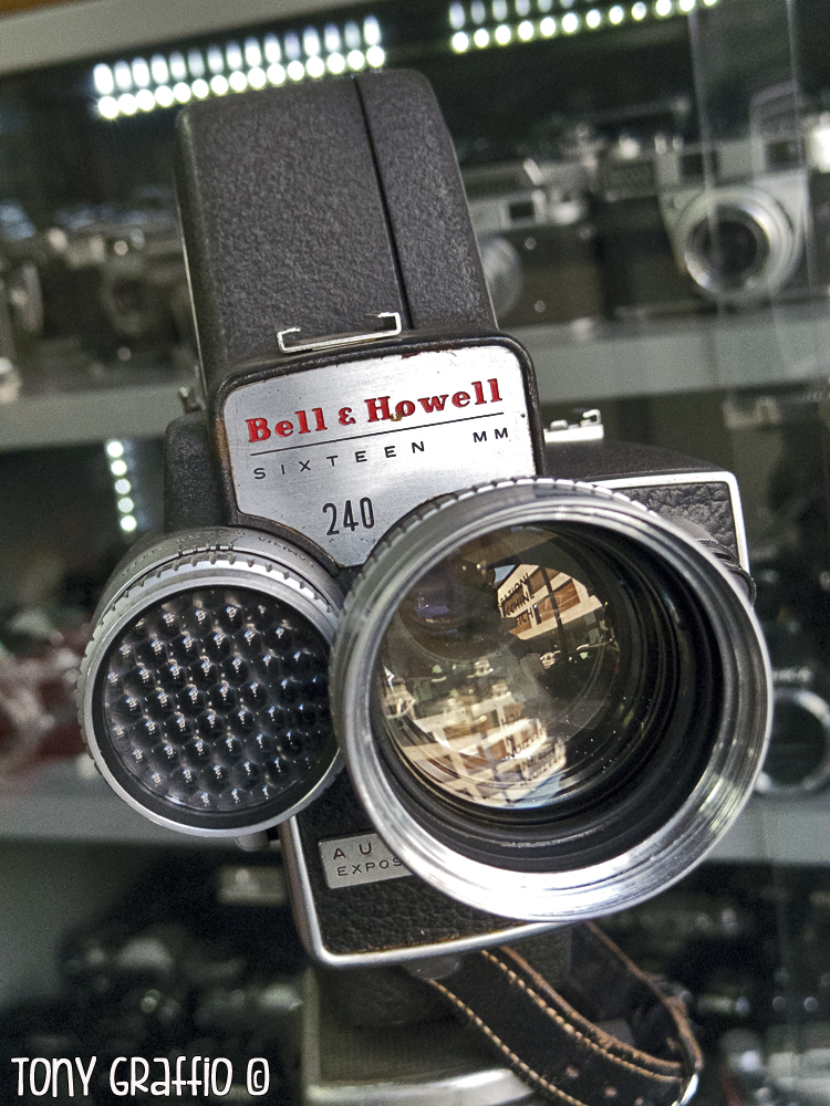 ORPHO: Old glorious movie cameras: Bell & Howell 240 sixteen millimeters