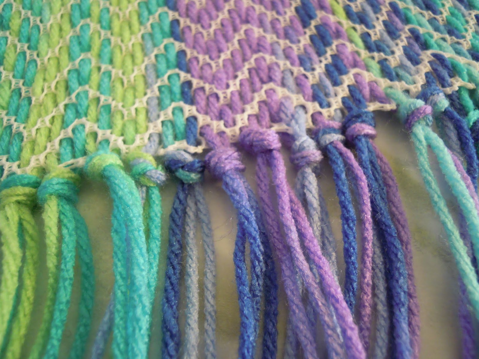 Mesh Weaver: Tying Knots