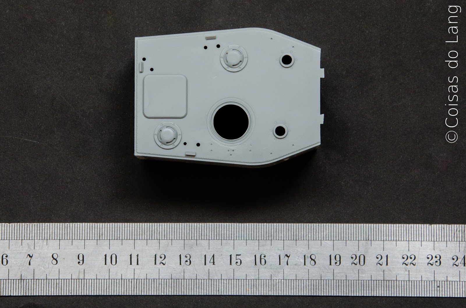 Review - Trumpeter 00312 - Russia KV-2 Tank