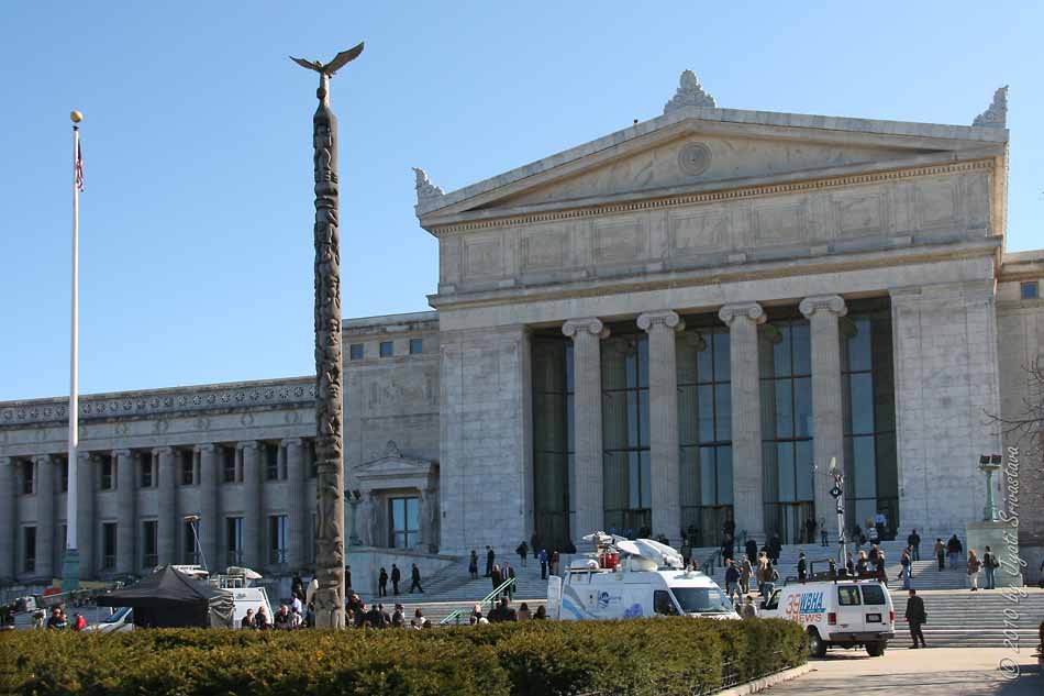 Public Art in Chicago: Museum Campus: Field Museum Lawn [Totem Pole ...