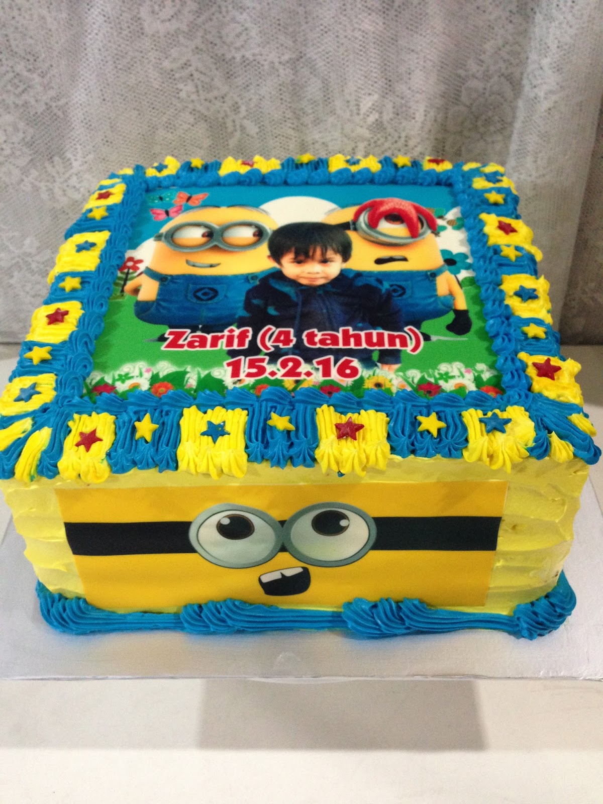 ninie cakes house: Minion Birthday Cake Theme with Edible Image