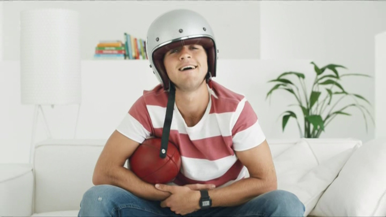 ausCAPS: George Pullar in Foxtel ad