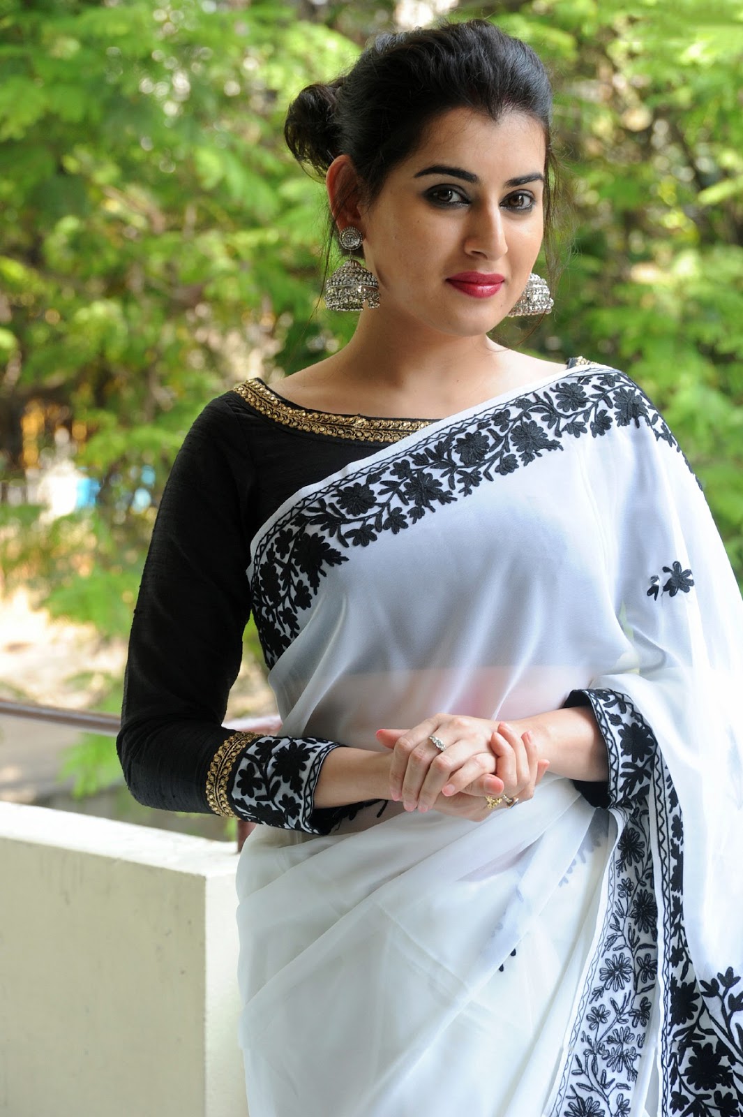 Archana Shastry Cute Photos in White Saree and Black Blouse - Media ...