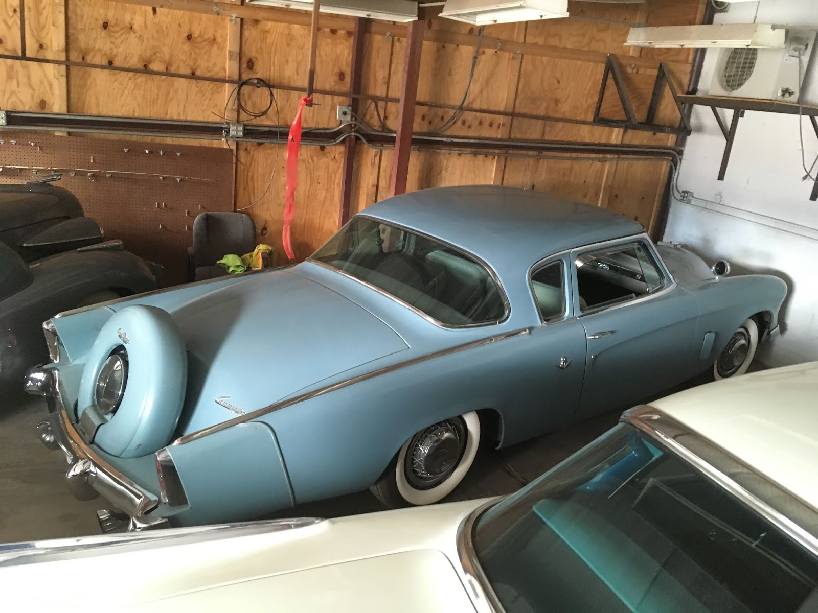autoliterate: 1953 Studebaker (with Continental kit).