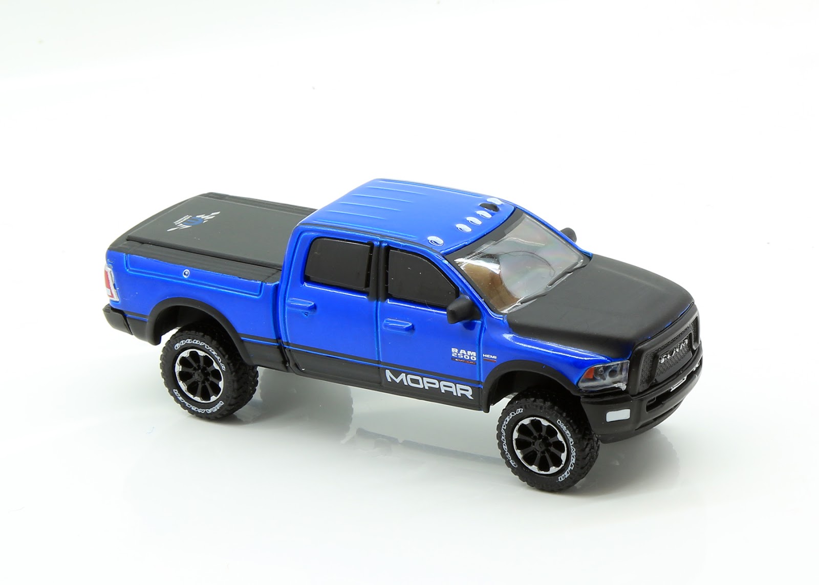 Incredible Mini Garage: Dodge Ram 2500 2017 Greenlight 1/64
