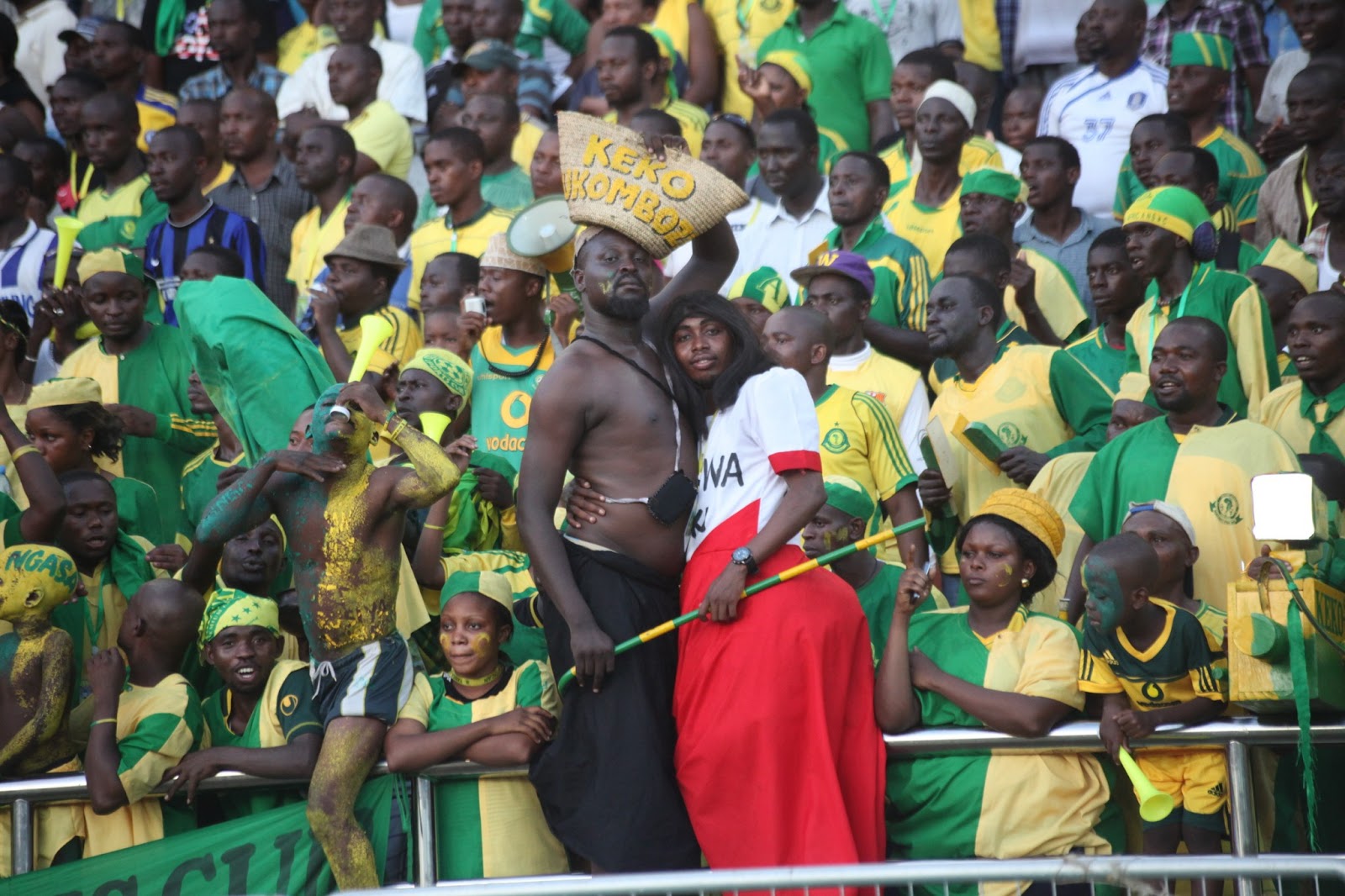 Shaffih Dauda in Sports.: MPAMBANO WA SIMBA NA YANGA KATIKA PICHA.