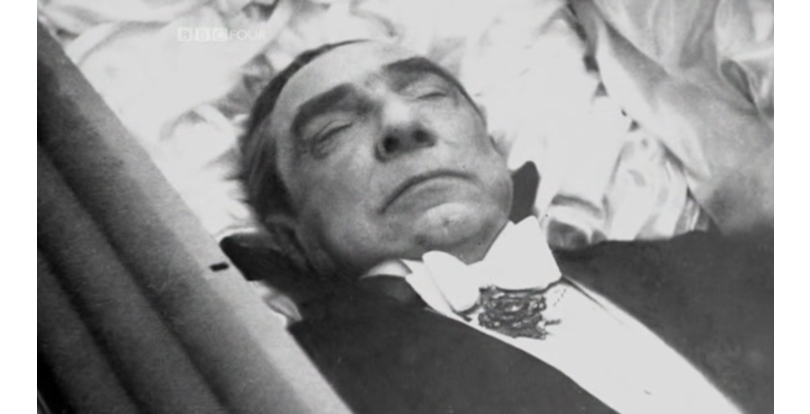 MyndBlow: 23 Photos Of Celebrity Open Casket Funerals That Will Shock You