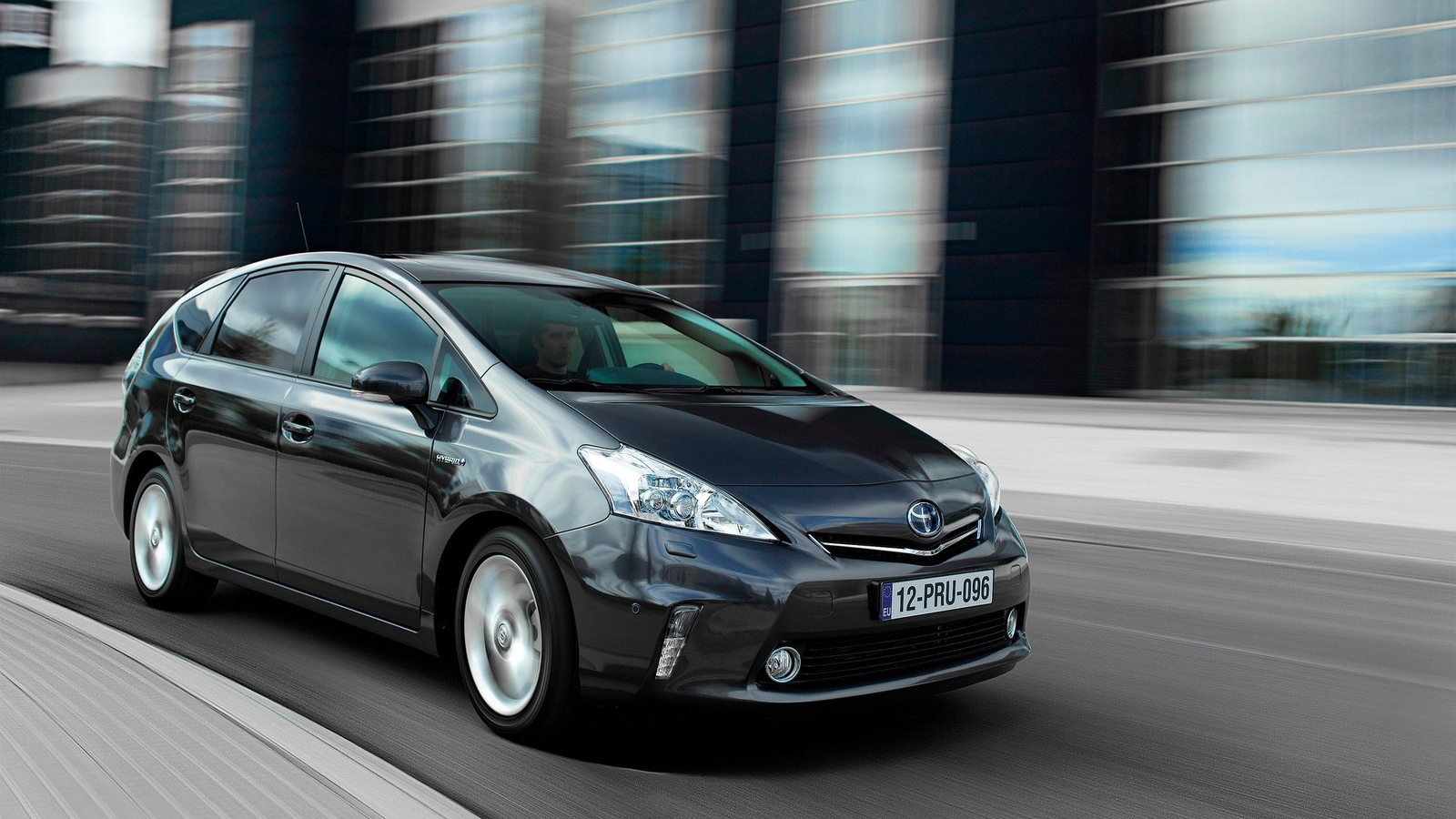 Car Wallpapers in Good Images: 2013 Toyota Prius Plus Hybrid