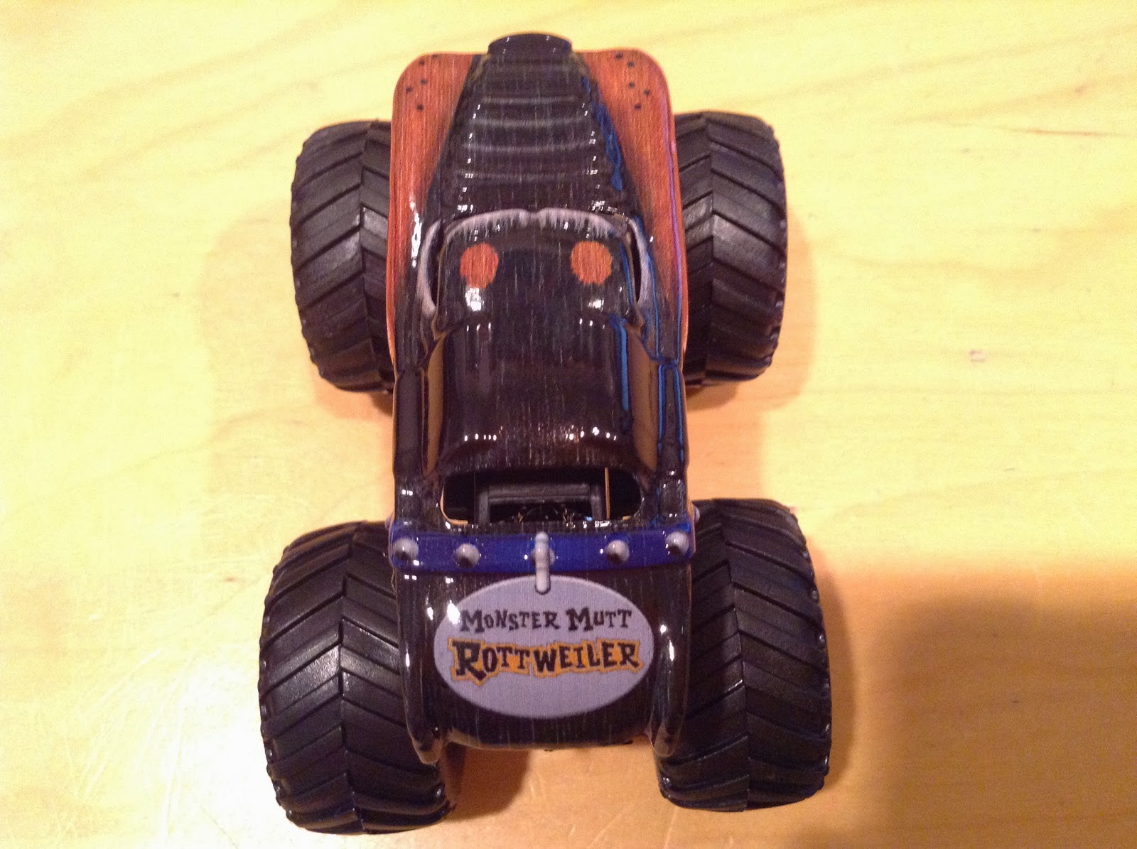 JULIAN'S HOT WHEELS BLOG: Monster Mutt Rottweiler Monster Jam Track ...