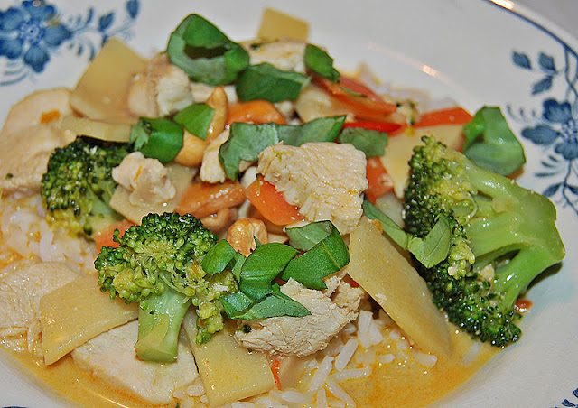 Mor-Mia´s: Kyckling och grönsaker med Panang curry